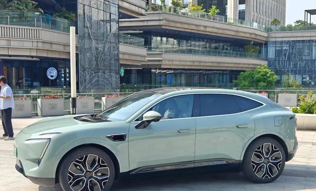 纯电SUV扛把子，续航705km，阿维塔11驾驶感不输宝马_搜狐汽车_搜狐网