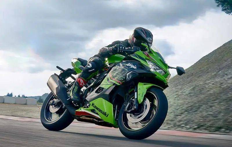疯了！川崎 Ninja ZX-4RRR 国内上市，69,800元起_搜狐汽车_搜狐网