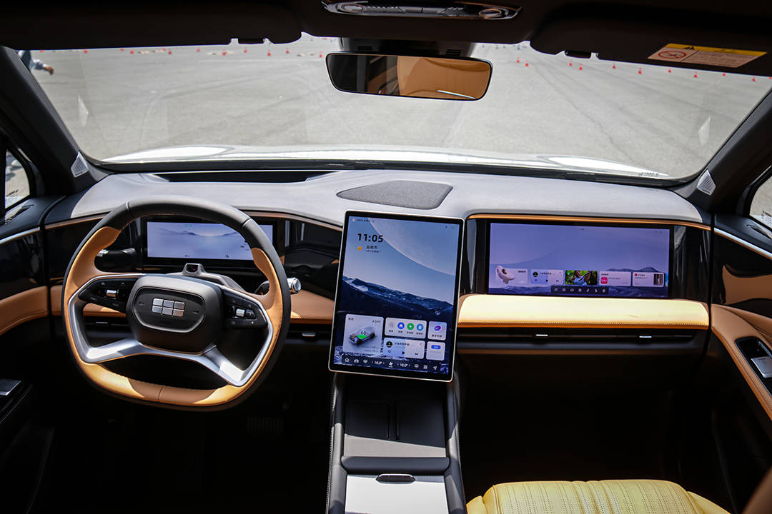 吉利银河L7上市售13.87万 首搭雷神8848+3DHT Pro 智爱座舱加持_搜狐汽车_搜狐网