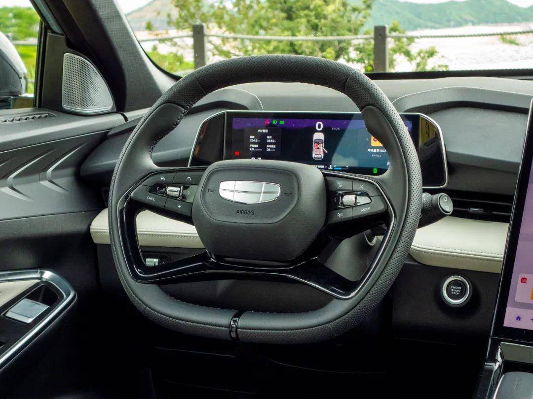 搭载骁龙8155芯片，油耗有惊喜，试驾吉利博越COOL_搜狐汽车_搜狐网