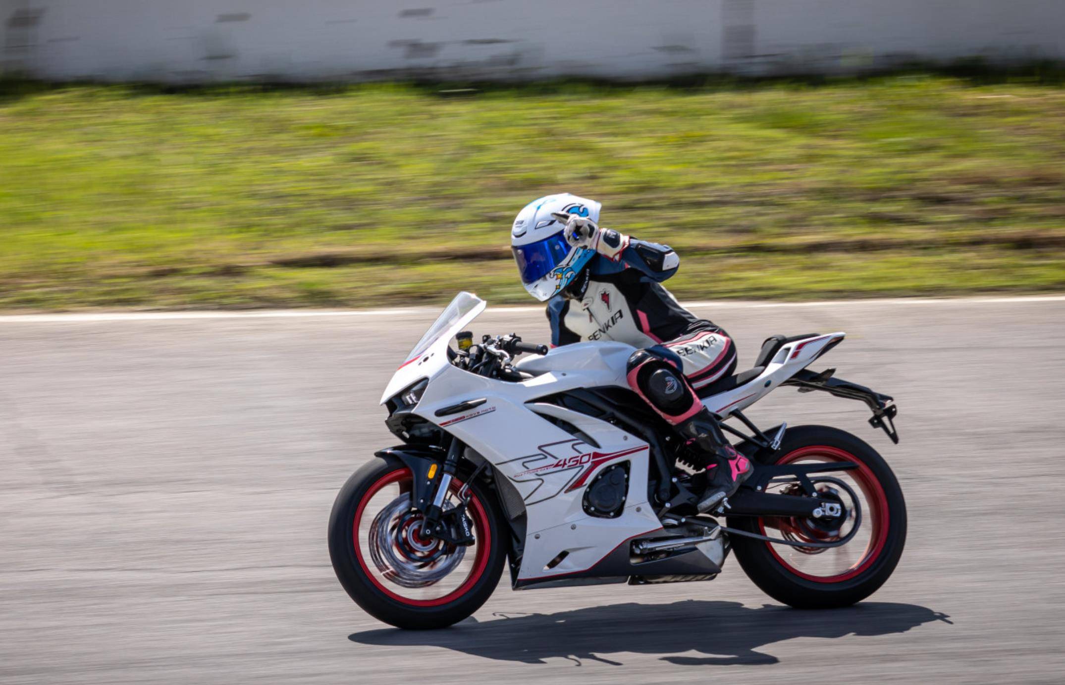 摩博会实拍35800元起！凯越450RR 国产四缸仿赛车上市！_搜狐汽车_搜狐网