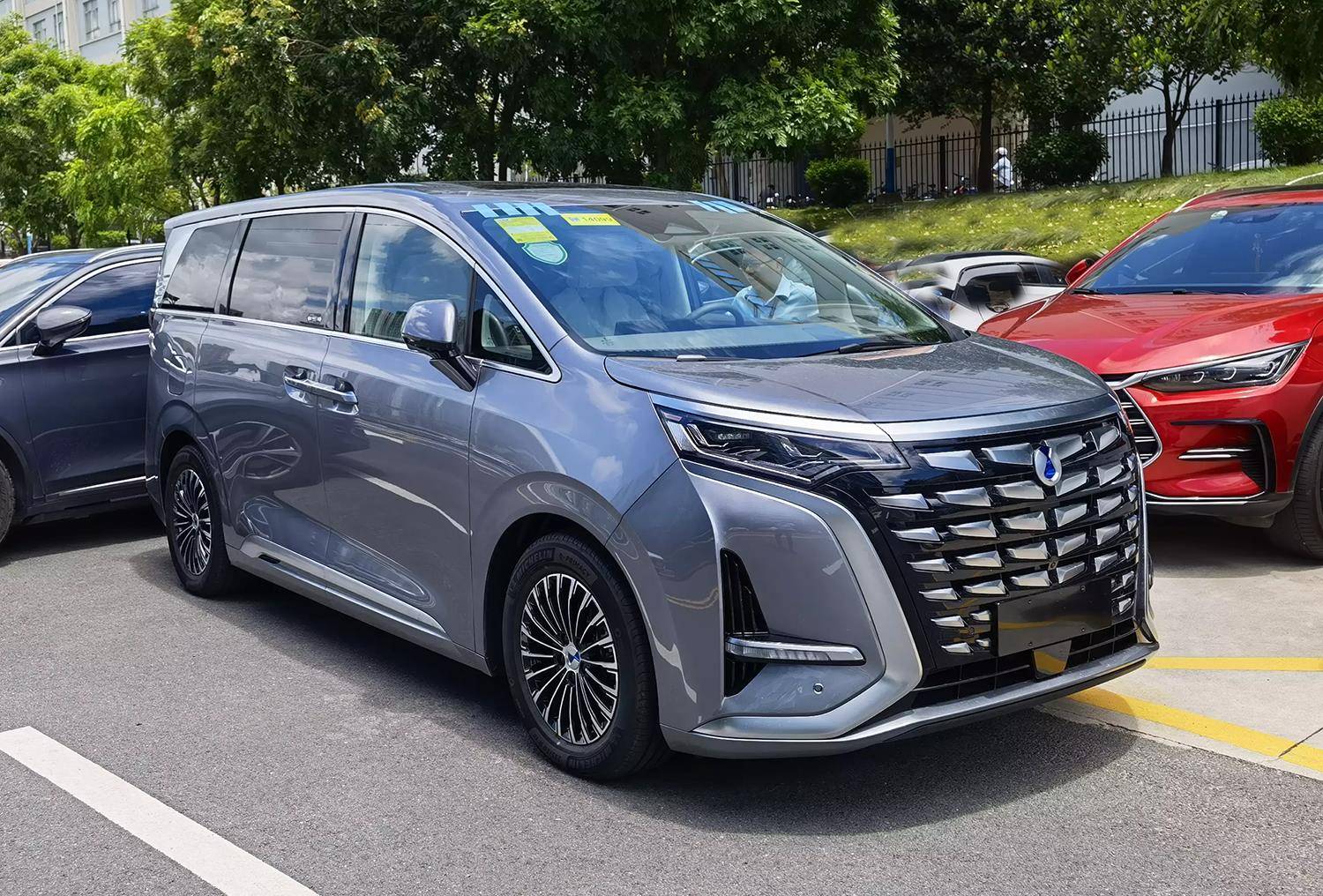 比亚迪“腾势D9”样车现身，月底开卖，续航超1000km，外观惊艳！_搜狐汽车_搜狐网