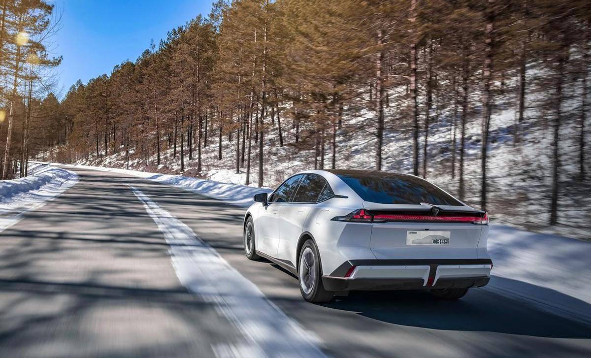 后起之秀更能打？深蓝SL03、秦PLUS DM-i对比_搜狐汽车_搜狐网