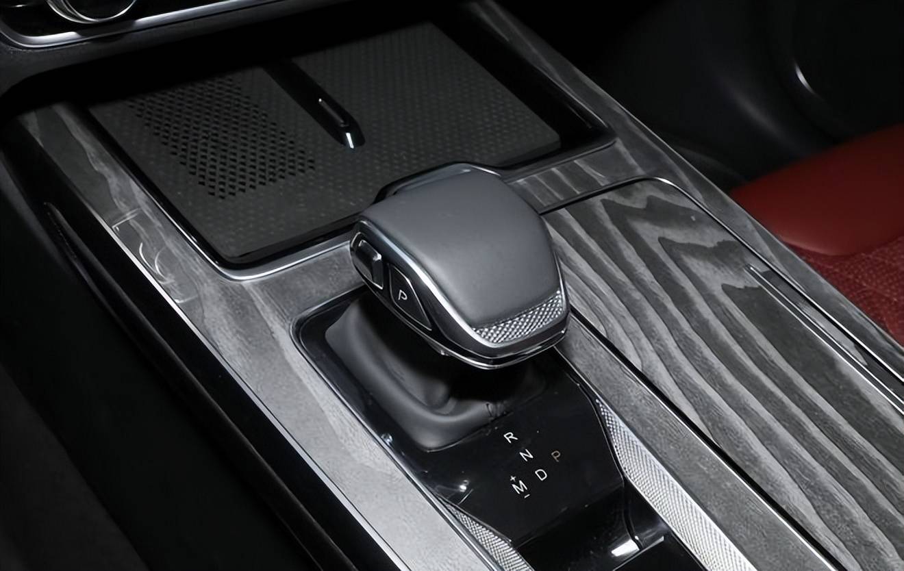 CR-V：就卷是吧？新款红旗HS5全系升级8AT，中期改款像换代_搜狐汽车_搜狐网