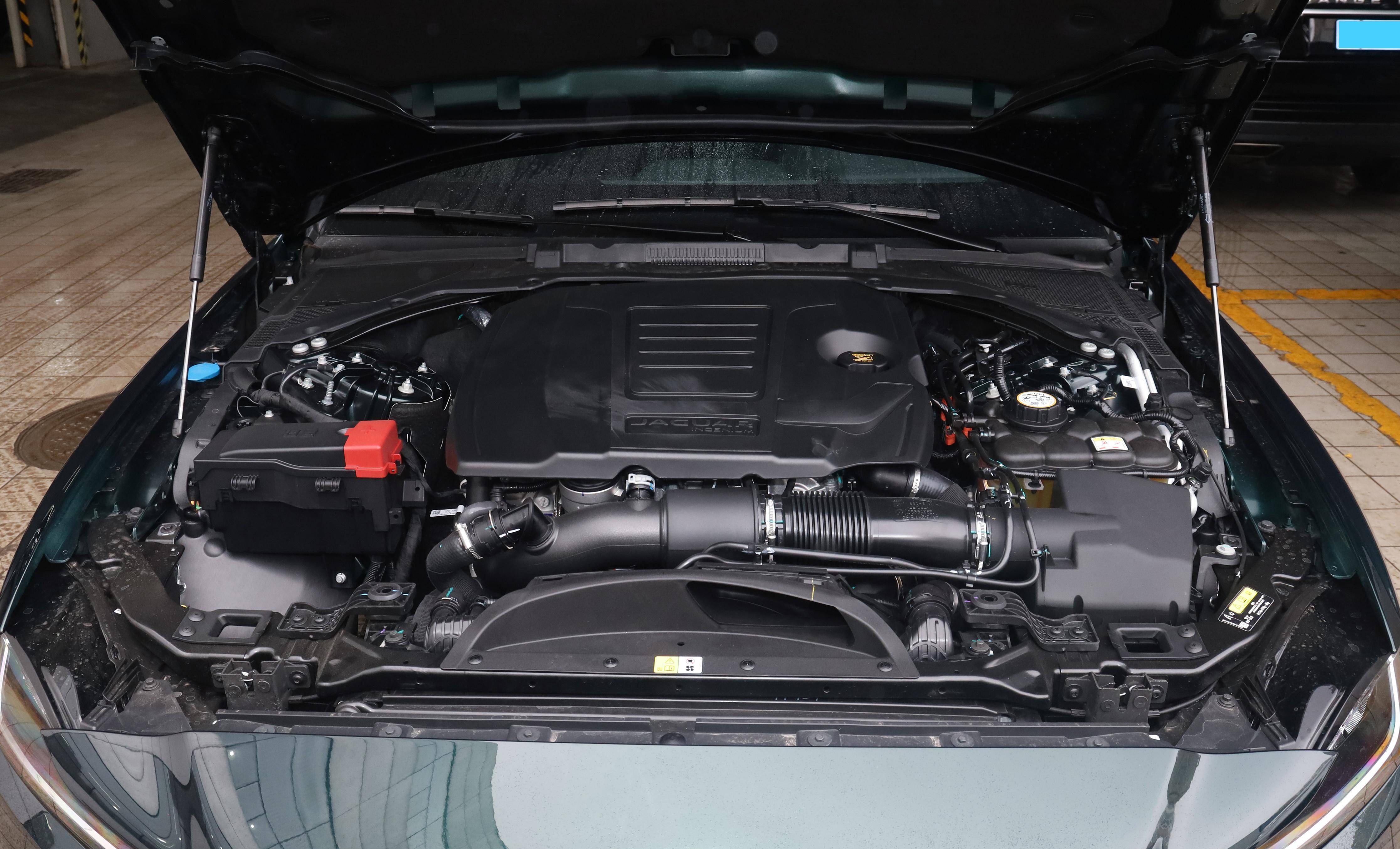 降幅超9万，标配采埃孚8AT+2.0T，全铝车身，捷豹XEL真够意思了！_搜狐汽车_搜狐网