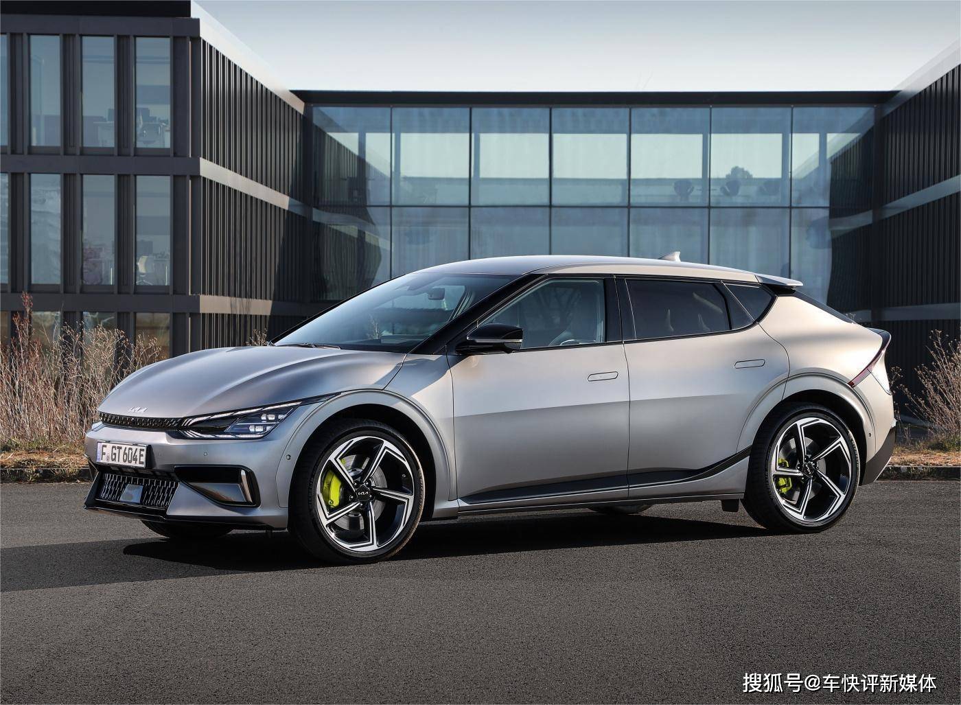 起亚放大招：3.5 秒破百的起亚EV6开启盲订，支持800V直流快充_搜狐汽车_搜狐网