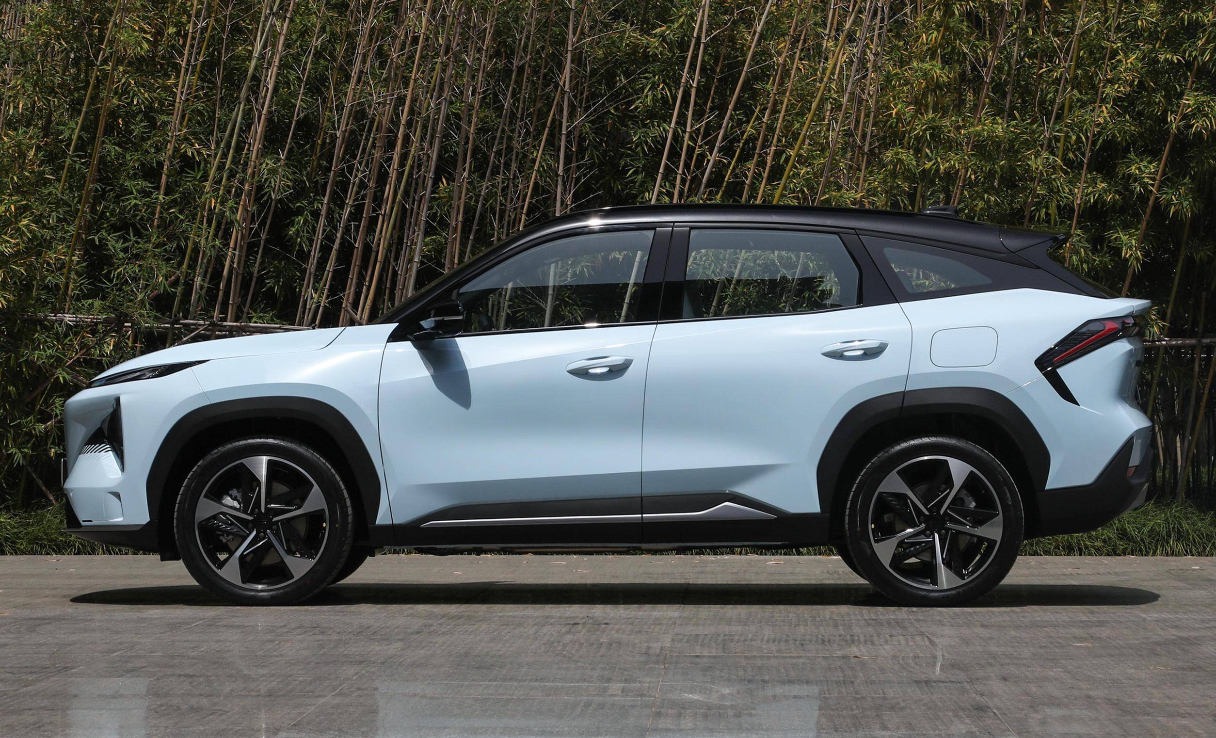 售价13.87万元起，吉利银河L7正式上市，竞争宋Pro DM-i_搜狐汽车_搜狐网