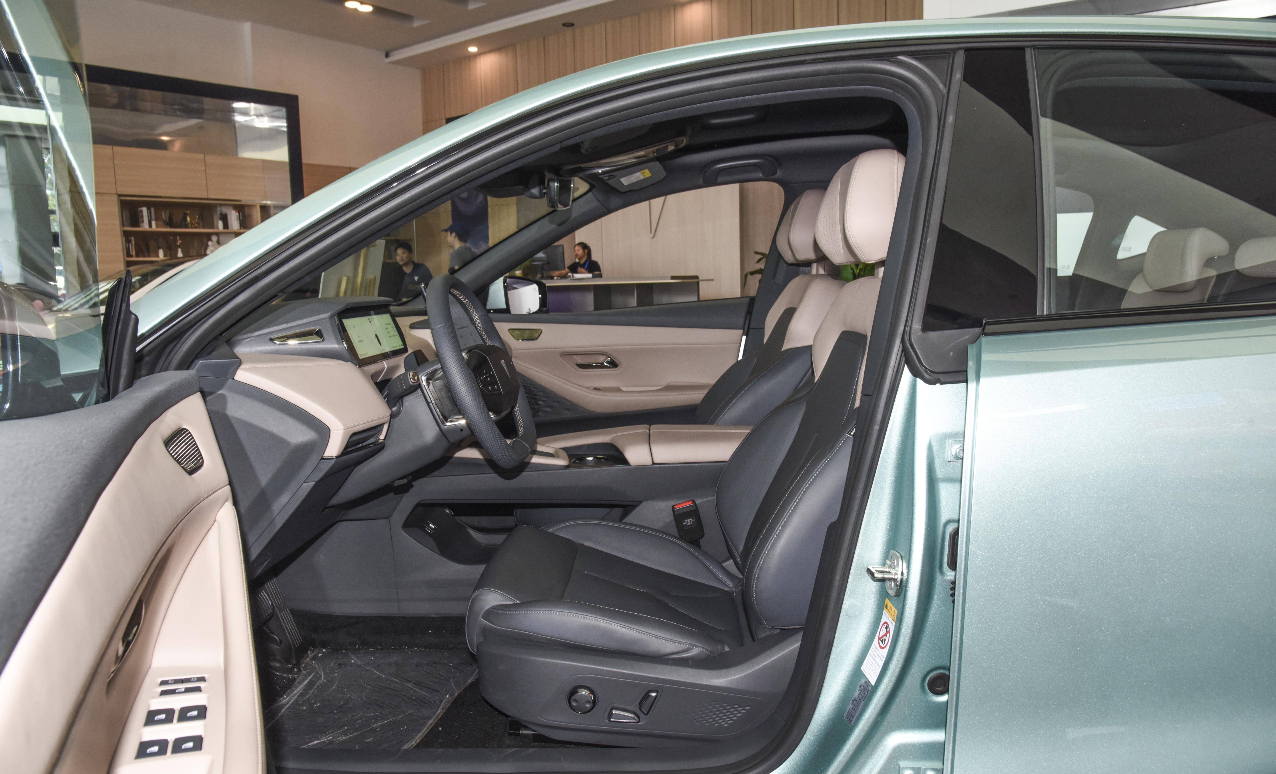 深蓝SL03，外观炫酷运动，纯电续航705km，这款车怎么样_搜狐汽车_搜狐网