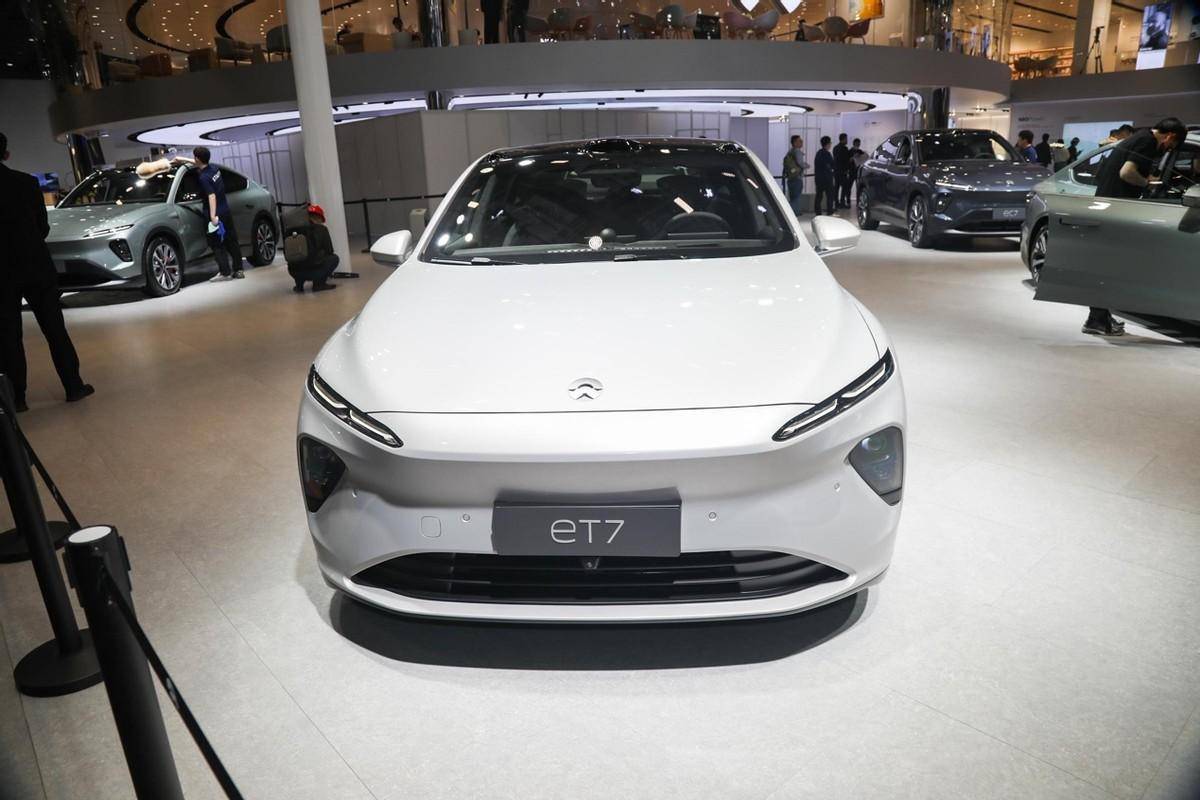 蔚来降价3万后，岚图追光与蔚来ET7又该怎么选？_搜狐汽车_搜狐网