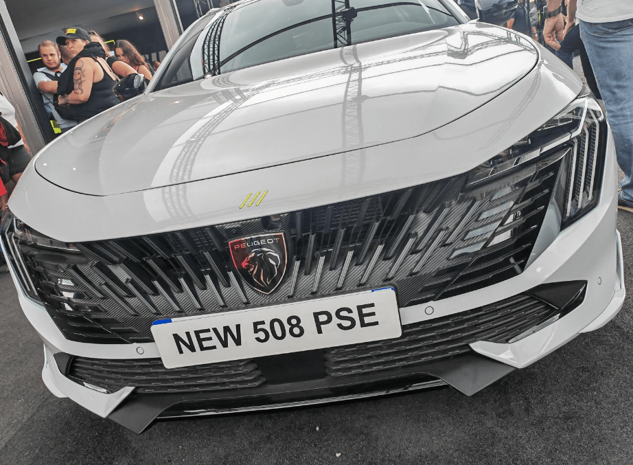 新款标致508实车现身，国产尺寸更大，搭1.8T发动机，还看雅阁吗_搜狐汽车_搜狐网