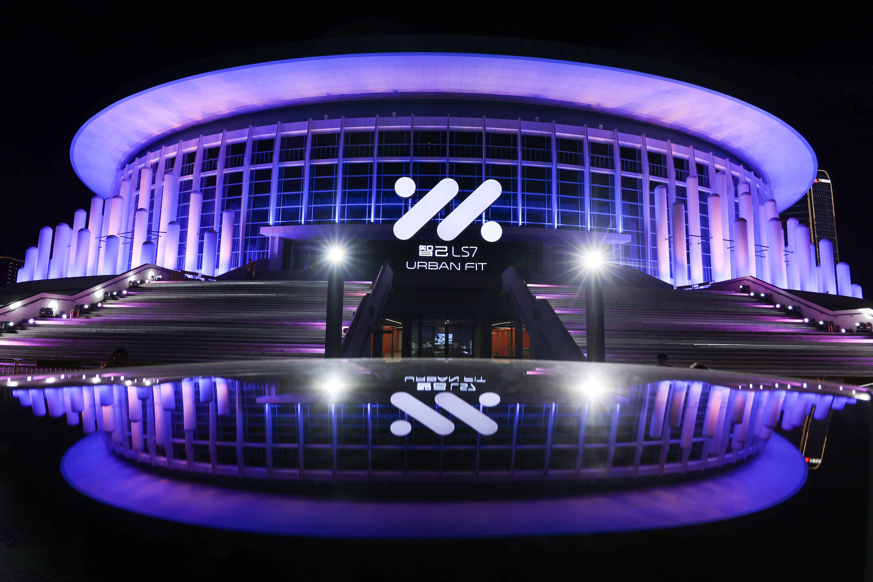 业内唯一全程 AI 舱，看智己 LS7 Urban Fit 都市系列版_搜狐汽车_搜狐网