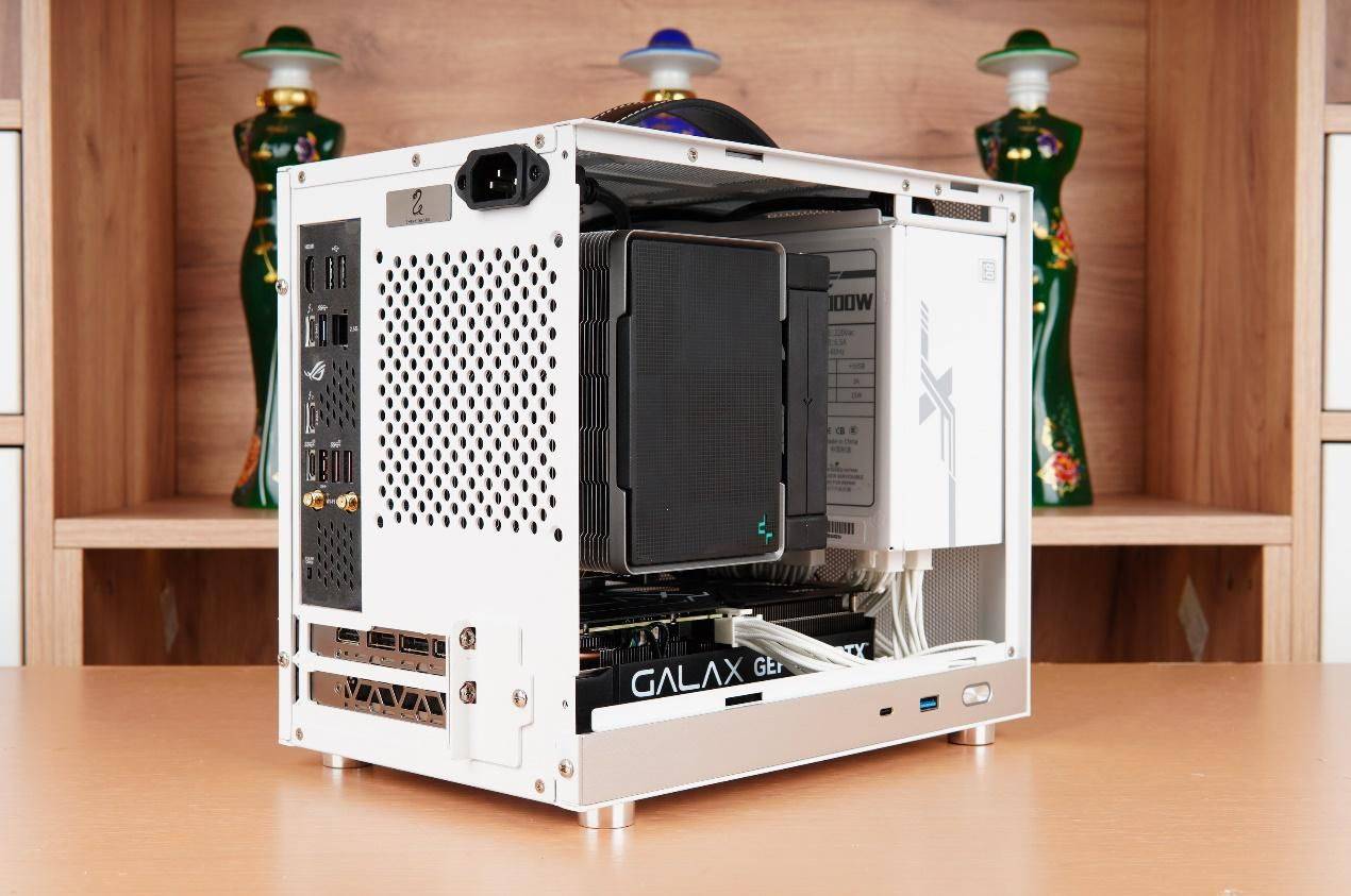 双塔风冷玩家狂喜箱？闪鳞G200 ITX机箱装机分享_mm_设计_方面