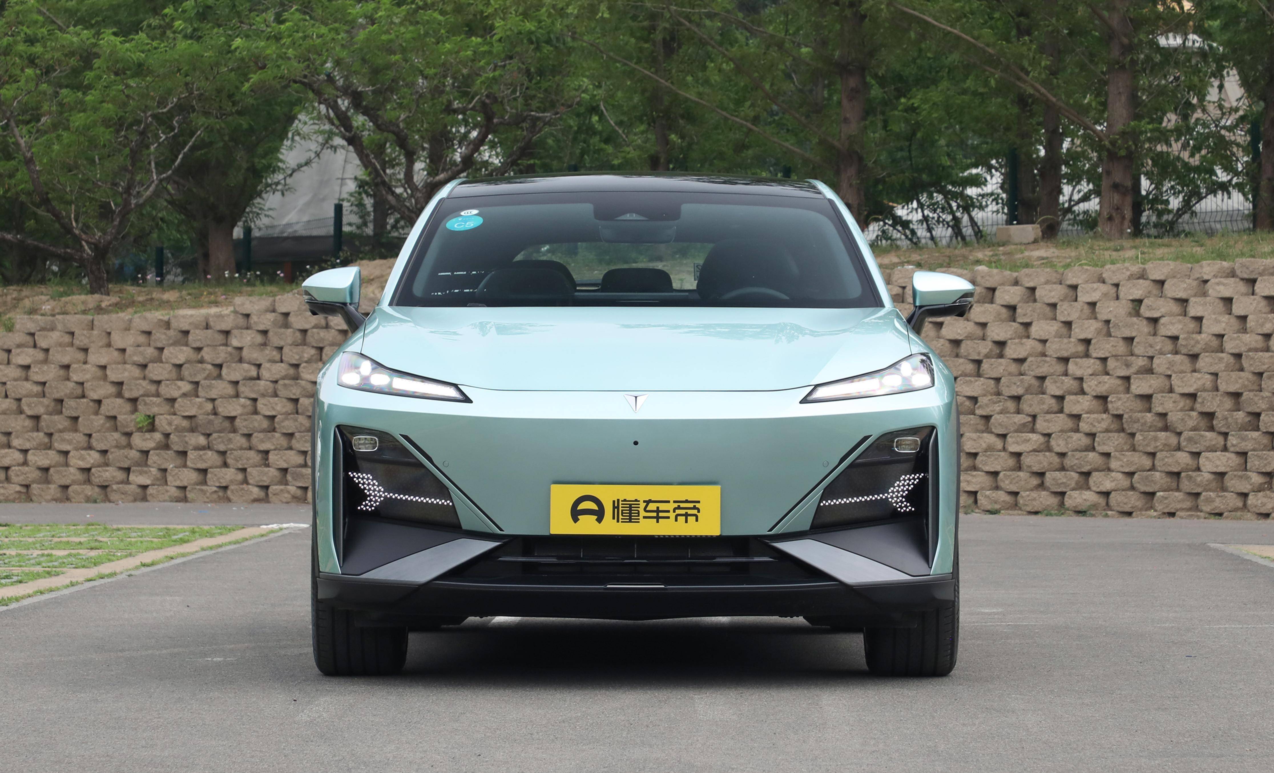 轴距2.9米，车宽1.93m，深蓝S7带你体验悬浮舱驾趣_搜狐汽车_搜狐网