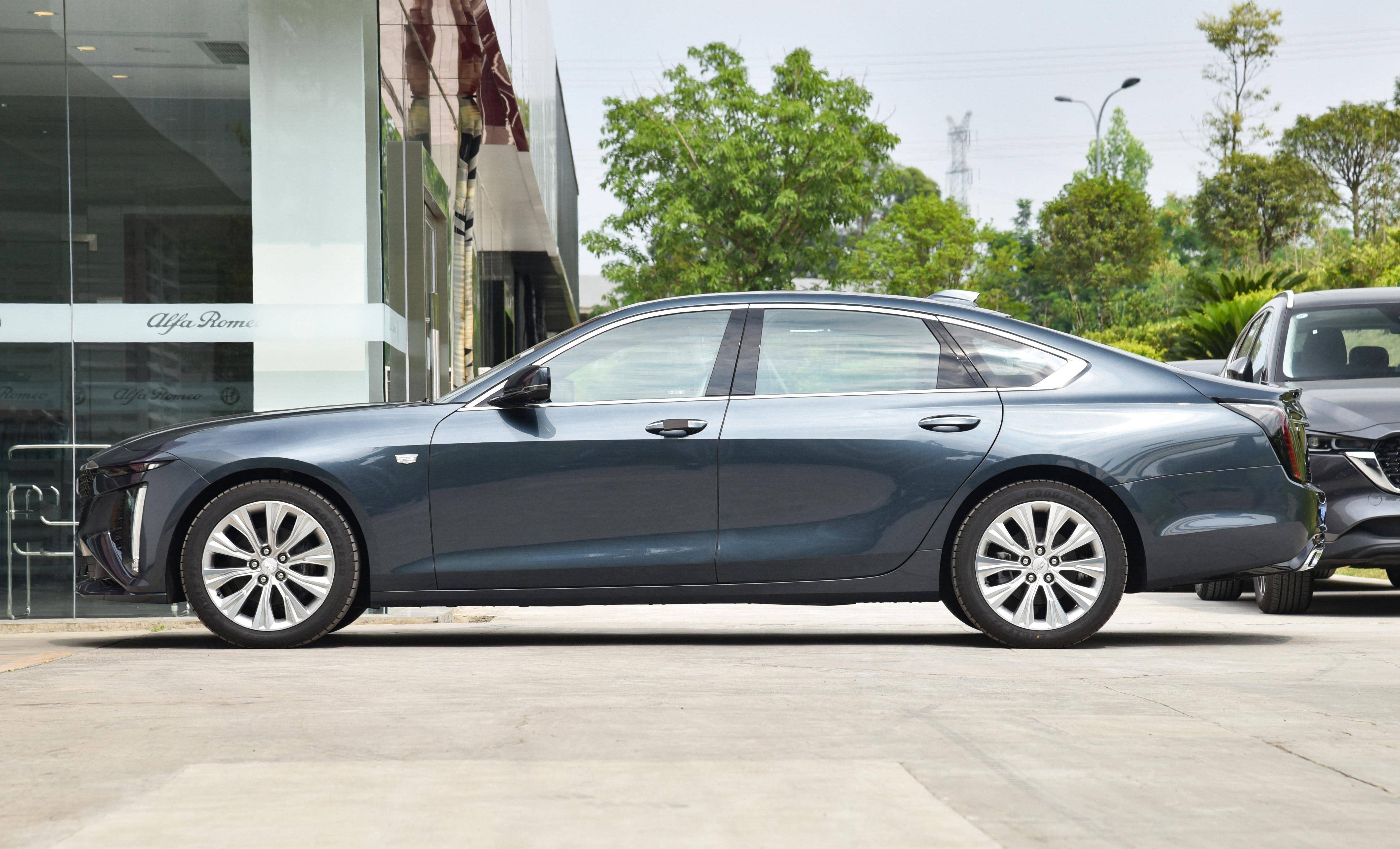 刚上市就降价？车长超5米2，配33英寸大屏+2.0T动力，凯迪拉克CT6_搜狐汽车_搜狐网