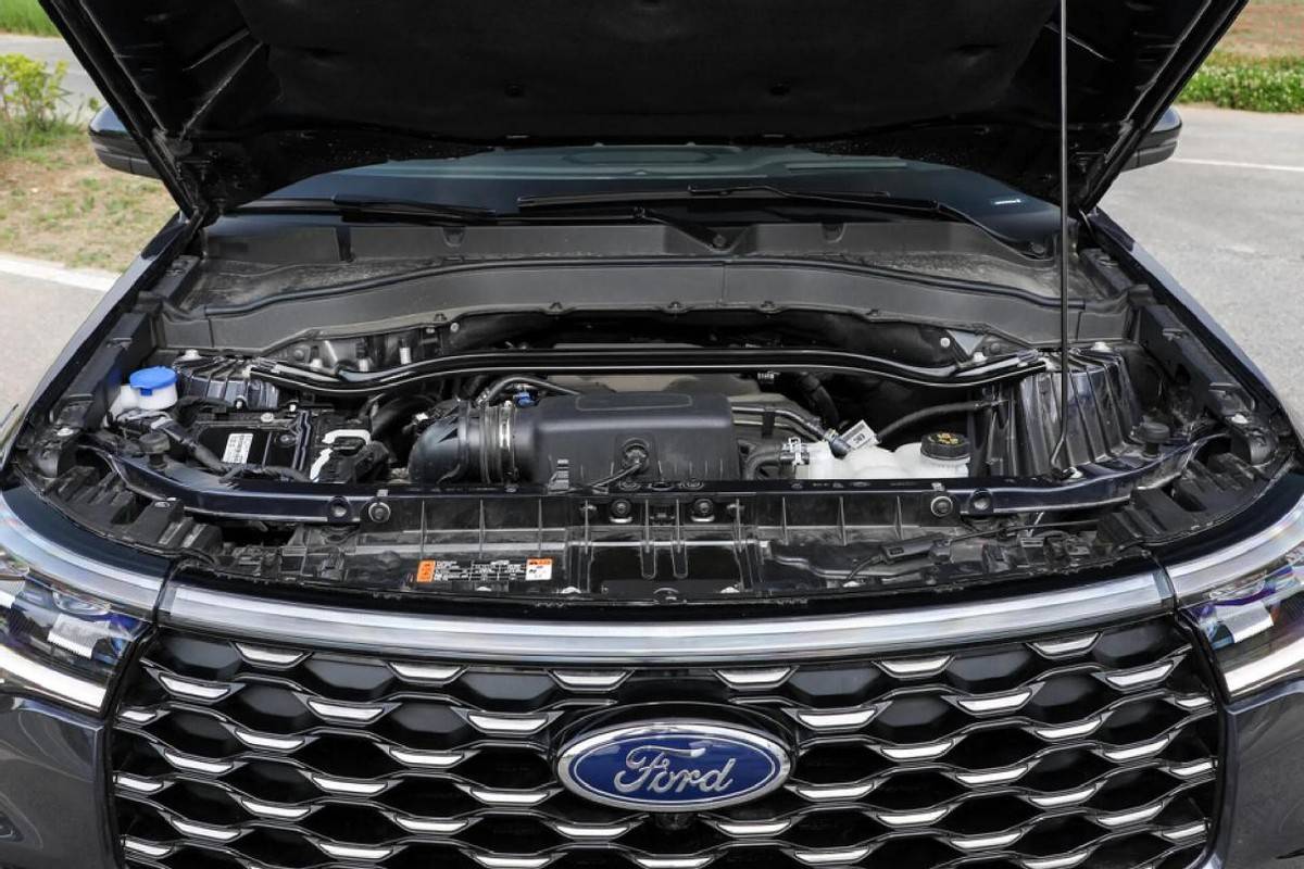 标配2.3T+10AT，轴距超3米仅30.98万起，探险者不比汉兰达香？_搜狐汽车_搜狐网