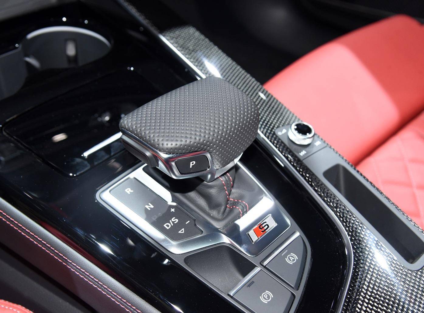 3.0T V6+采埃孚8AT+全时四驱，外观内饰很惊艳，带你看奥迪S4 Avant_搜狐汽车_搜狐网