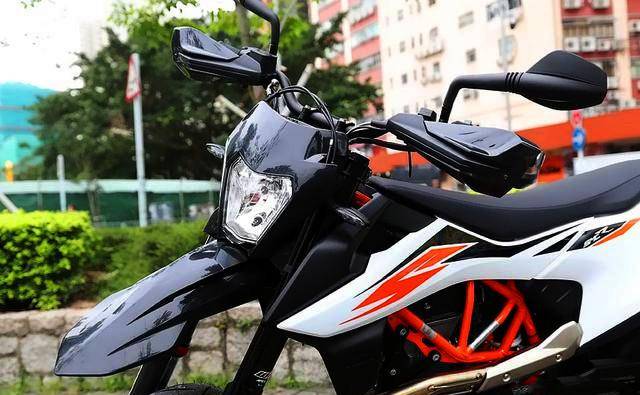 KTM的街头“耍帅利器”，74马力大单缸引擎，干重147kg_搜狐汽车_搜狐网