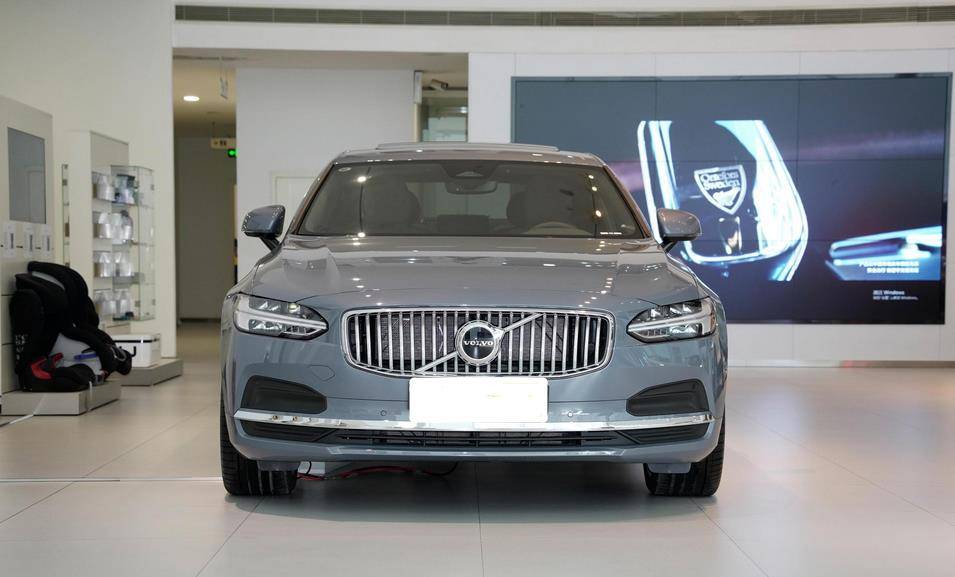 当北欧豪华遇到国潮风，沃尔沃S90和红旗H9，谁能更胜一筹呢？_搜狐汽车_搜狐网