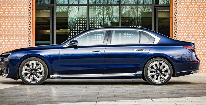 百万级行政座驾首选谁？新款宝马740 Li尊享型对比奔驰S级_搜狐汽车_搜狐网