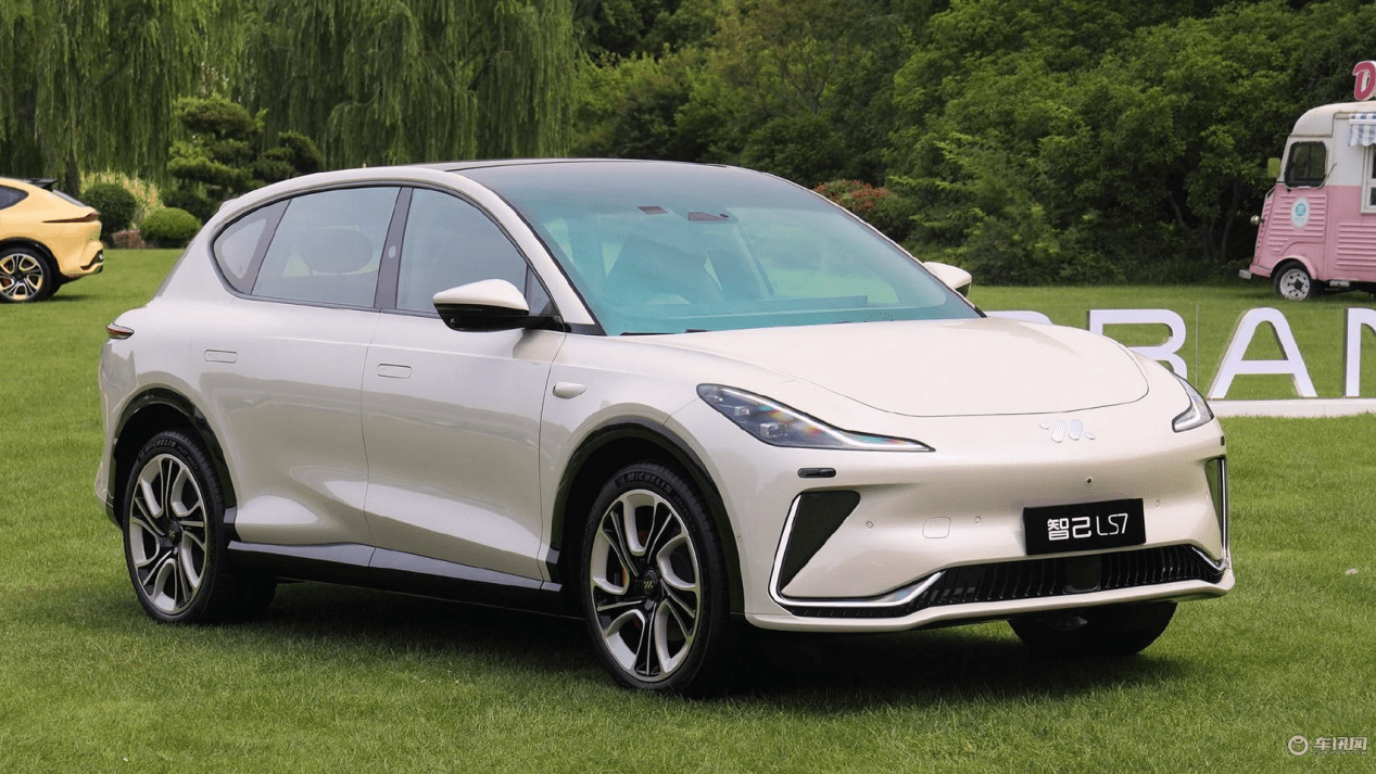 智己LS7 Urban Fit：AI与驾驶融合的全新范例_搜狐汽车_搜狐网
