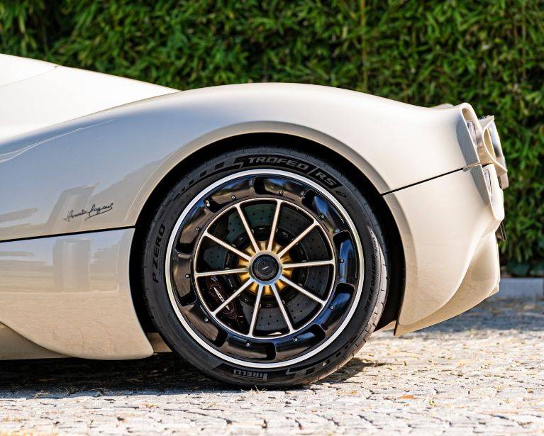 倍耐力新品来了！对标米其林Cup 2R..._搜狐汽车_搜狐网