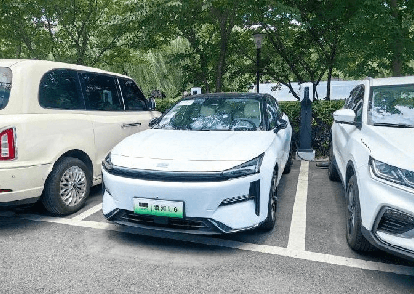 吉利银河L6现身街头，大过秦PLUS，续航超1370km，比亚迪不香了？_搜狐汽车_搜狐网