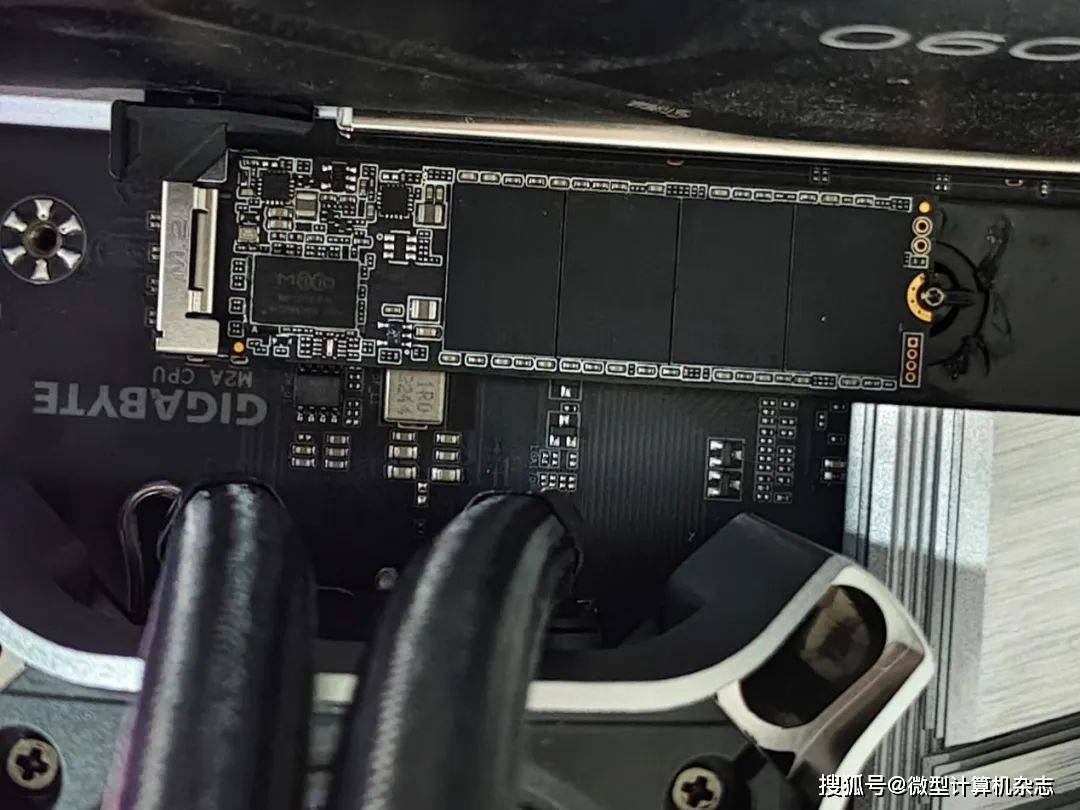 无散热片高温读写96小时！长江存储致态TiPlus5000新固件升级体验_Tool_Smart_数据