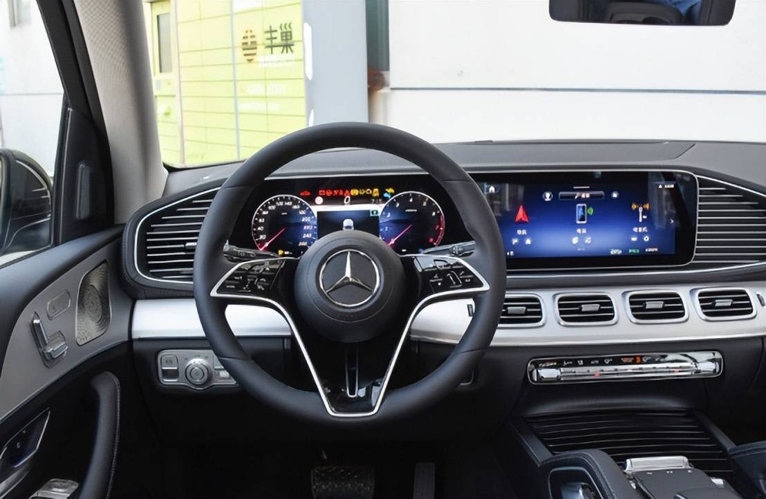 比起新款GLE的大联屏，全新ES8更先进_搜狐汽车_搜狐网