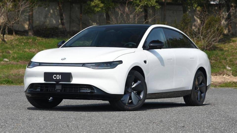 15万买辆新能源轿车，零跑C01和秦PLUS EV谁靠谱？_搜狐汽车_搜狐网