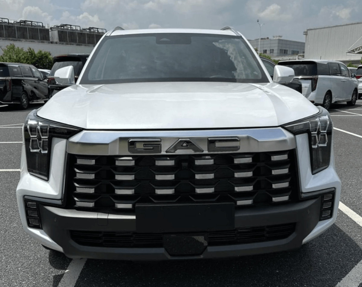 外观大变样！新款传祺GS8实拍，自带“小书包”，搭2.0T+8AT动力_搜狐汽车_搜狐网