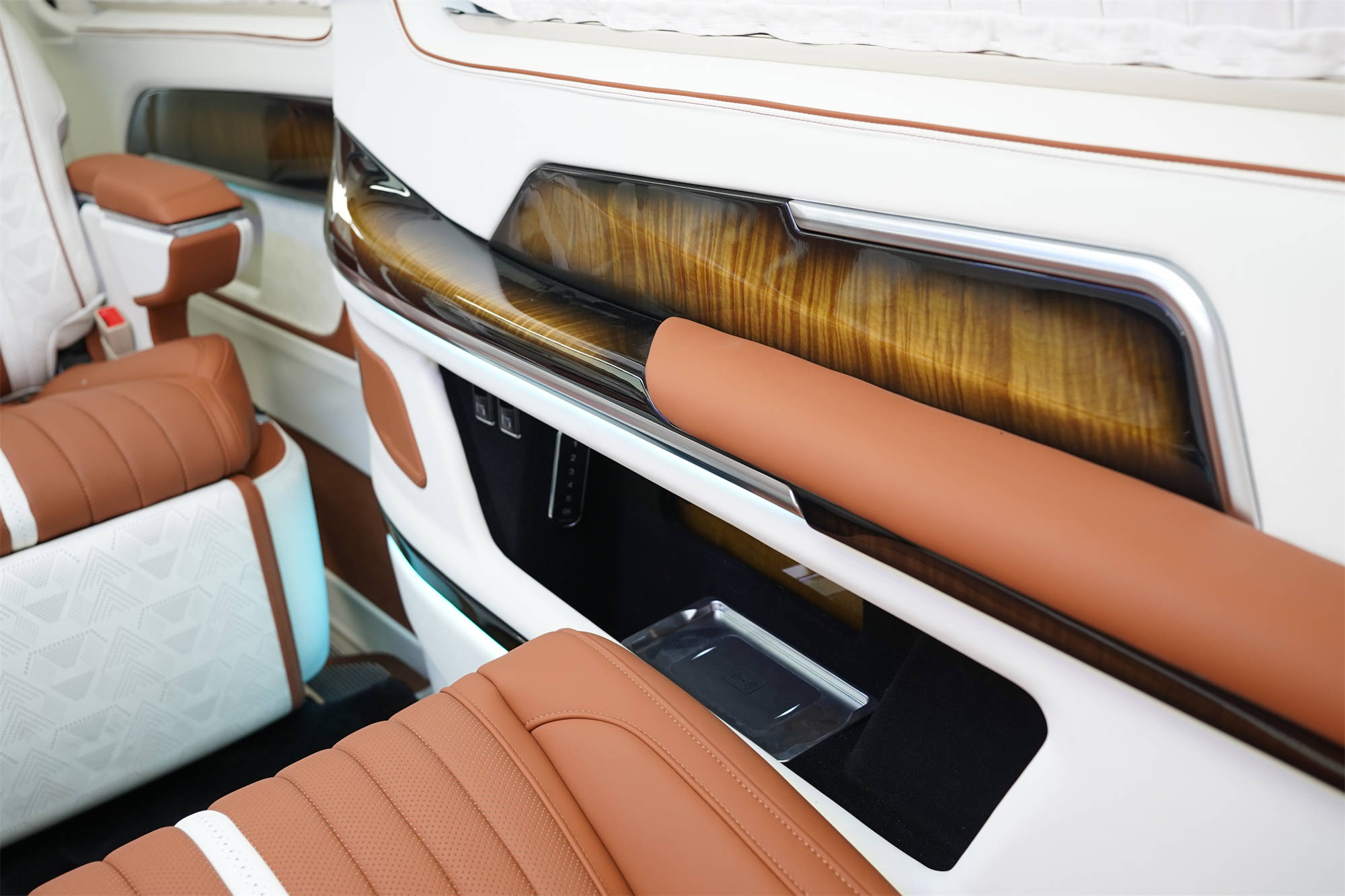 马力增加50匹，性能+奢华度拉满的7座MPV，虏曼奔驰V260L男爵款_搜狐汽车_搜狐网