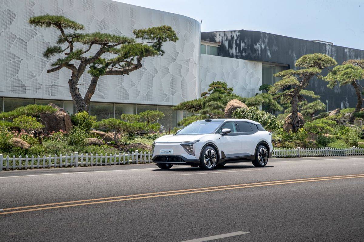 高合HiPhi 怎么选？首推560km先锋版及810km长续航版_搜狐汽车_搜狐网