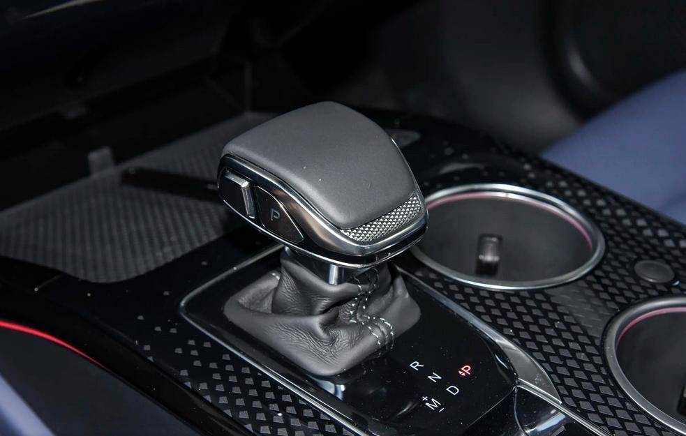 手握20万又多了新选择，体验红旗HS3，对得起期待？_搜狐汽车_搜狐网