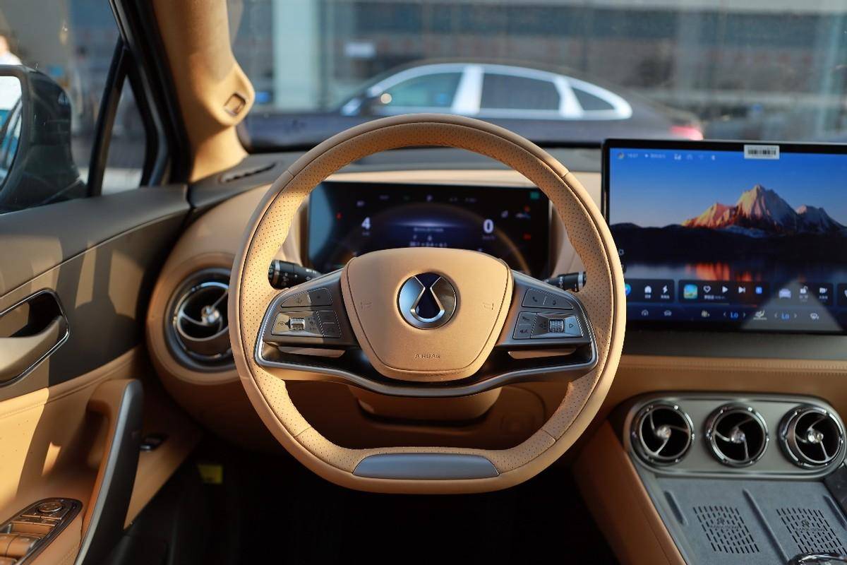 31.98万元起，6/7座可选，中大型SUV腾势N8正式上市_搜狐汽车_搜狐网