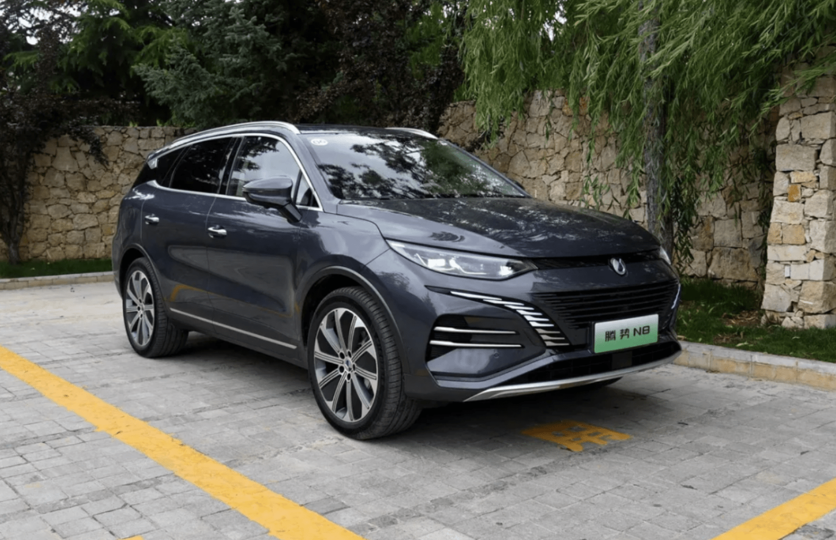 30多万预算买中大型混动SUV，腾势N8和理想L8该怎么选？_搜狐汽车_搜狐网