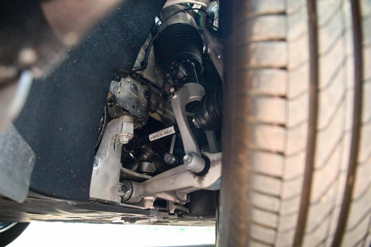 亲子游座驾二选一！岚图梦想家和腾势D9，谁才是顶配保姆车？_搜狐汽车_搜狐网