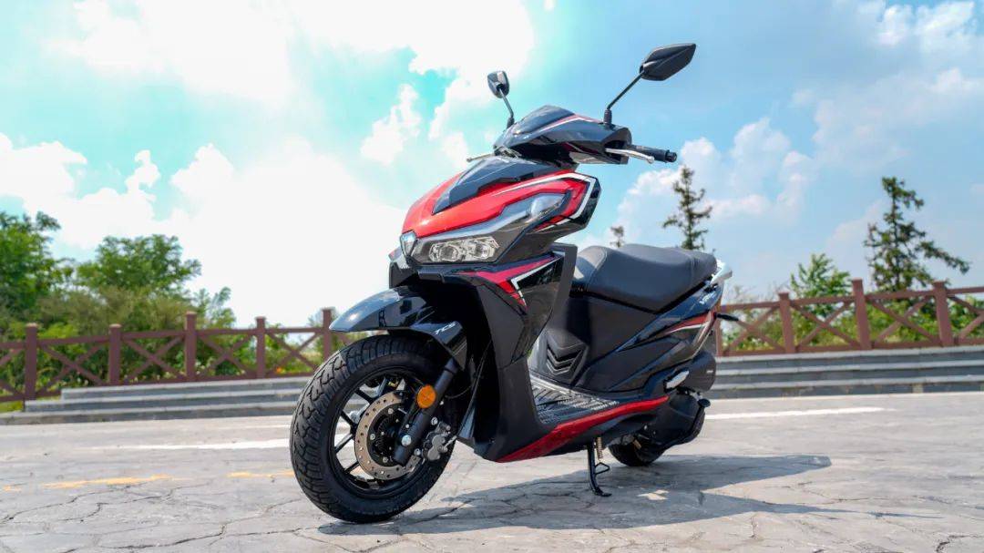 满足你对150踏板的很多执念—12980元起大阳VRS150静态测评_搜狐汽车_搜狐网