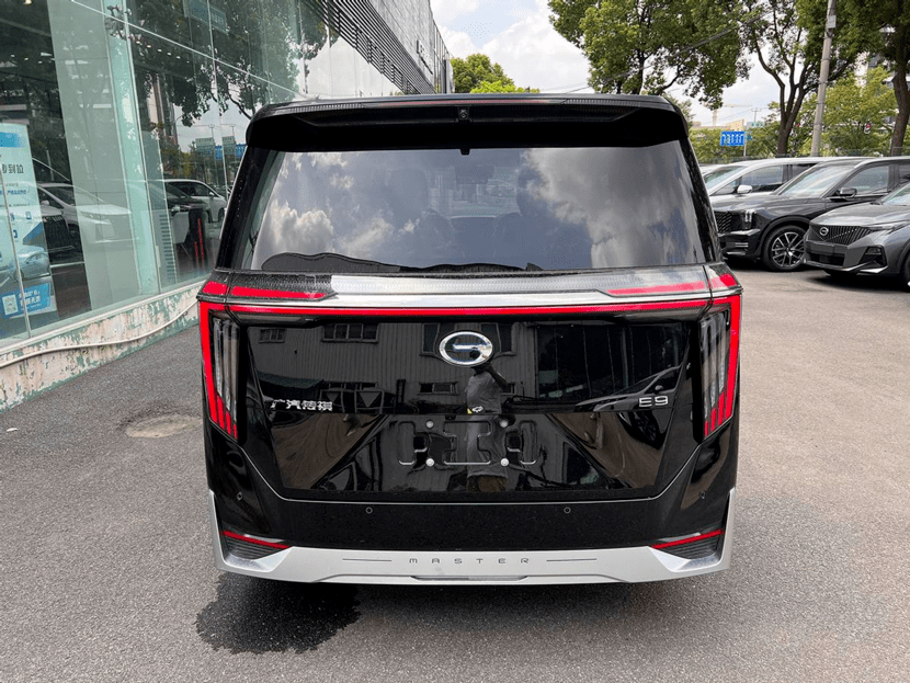 插混动力，纯电续航136km，它和腾势D9该选谁？传祺E9到店实拍_搜狐汽车_搜狐网