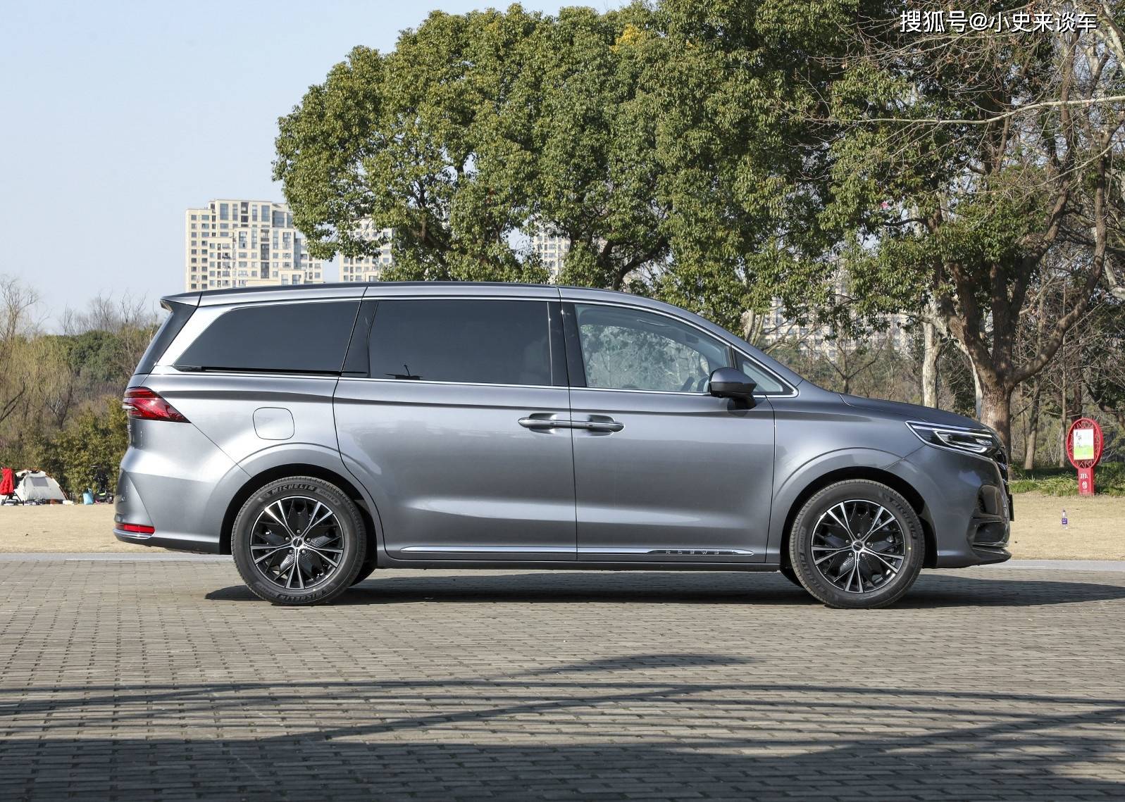 亲民版“GL8”不到19万上市！车长超5米配航空座椅，搭载2.0T+8AT_搜狐汽车_搜狐网