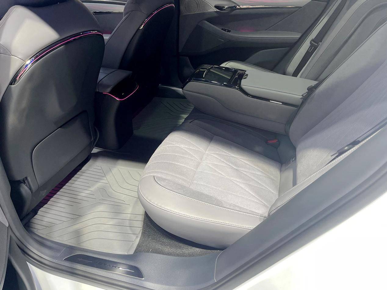 2023成都车展：3.8s破百、730km续航，实拍岚图追光_搜狐汽车_搜狐网