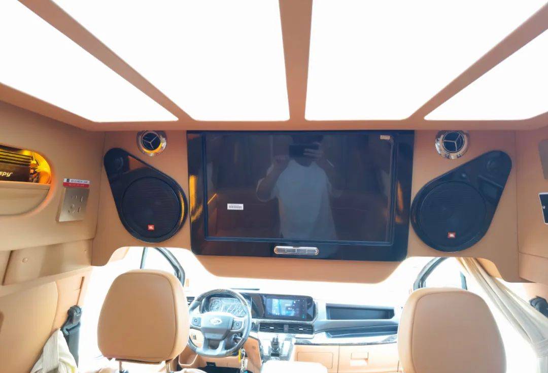 福特V362小房车，外观小巧内饰奢华 都市通勤旅居皆可，趣蜂B680_搜狐汽车_搜狐网