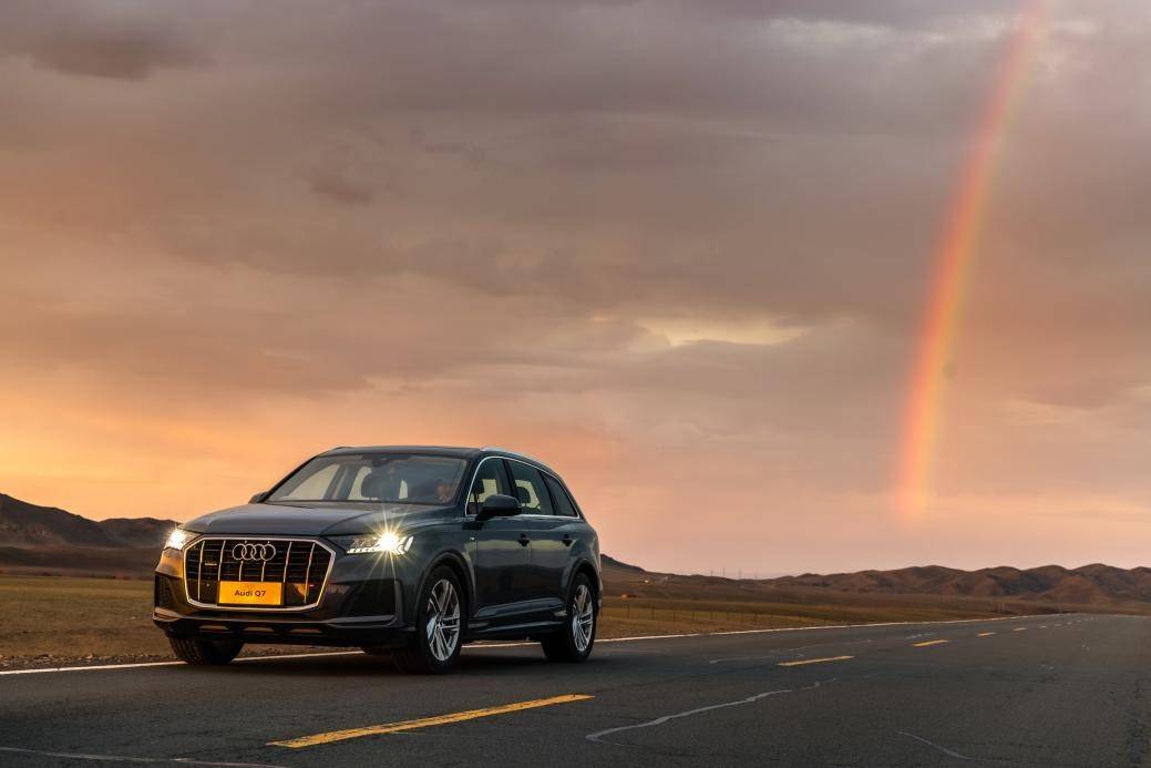 奥迪Q家族极境之旅体验奥迪Q7：配250千瓦+8AT，5.9秒破百_搜狐汽车_搜狐网