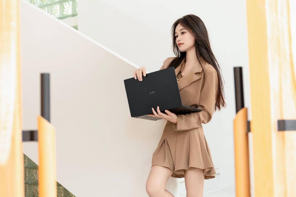 秋高气爽，让990g的LG gram SuperSlim陪你愉快出勤_手机搜狐网