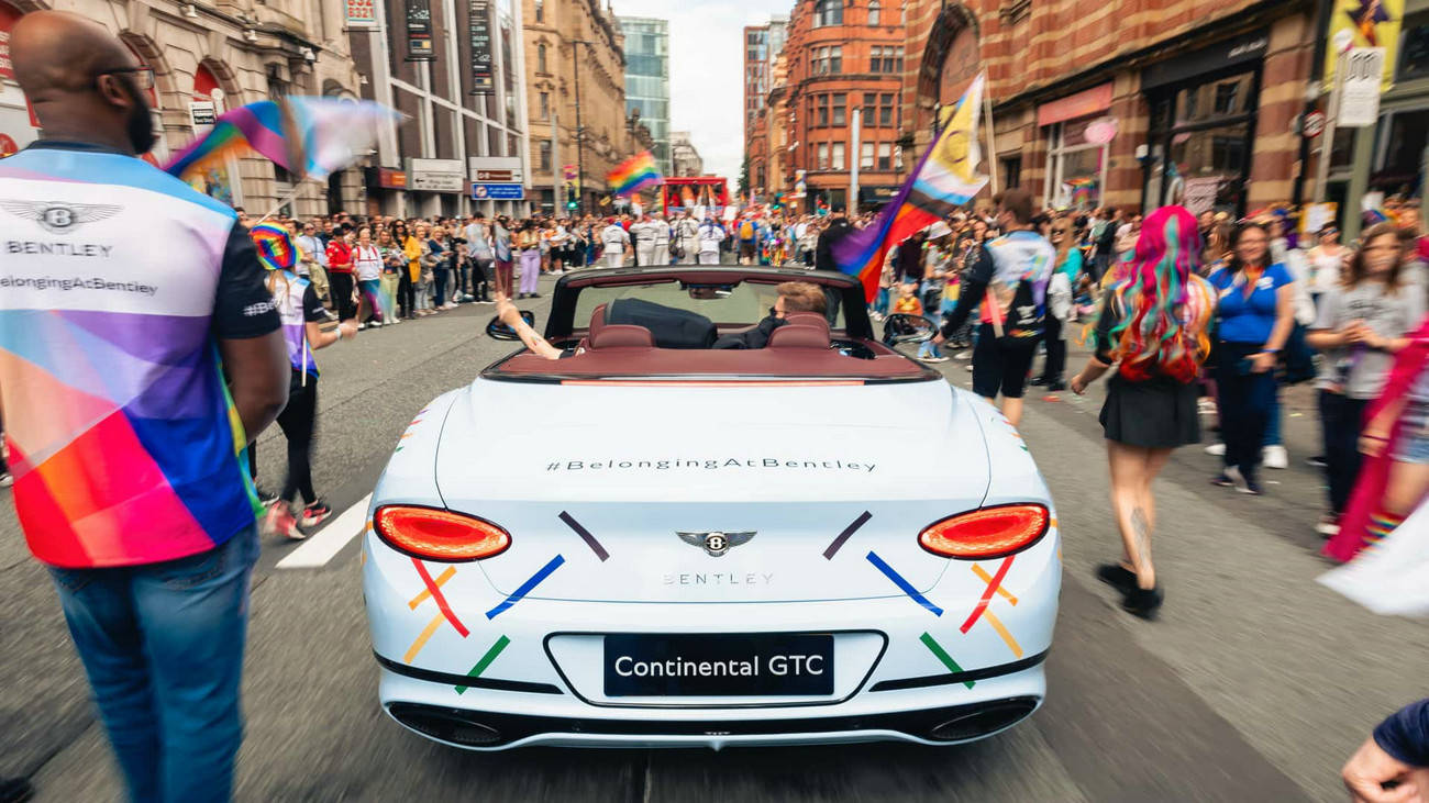 引人注目！宾利欧陆GTC艺术车曝光，以表达对特殊人群的支持_搜狐汽车_搜狐网