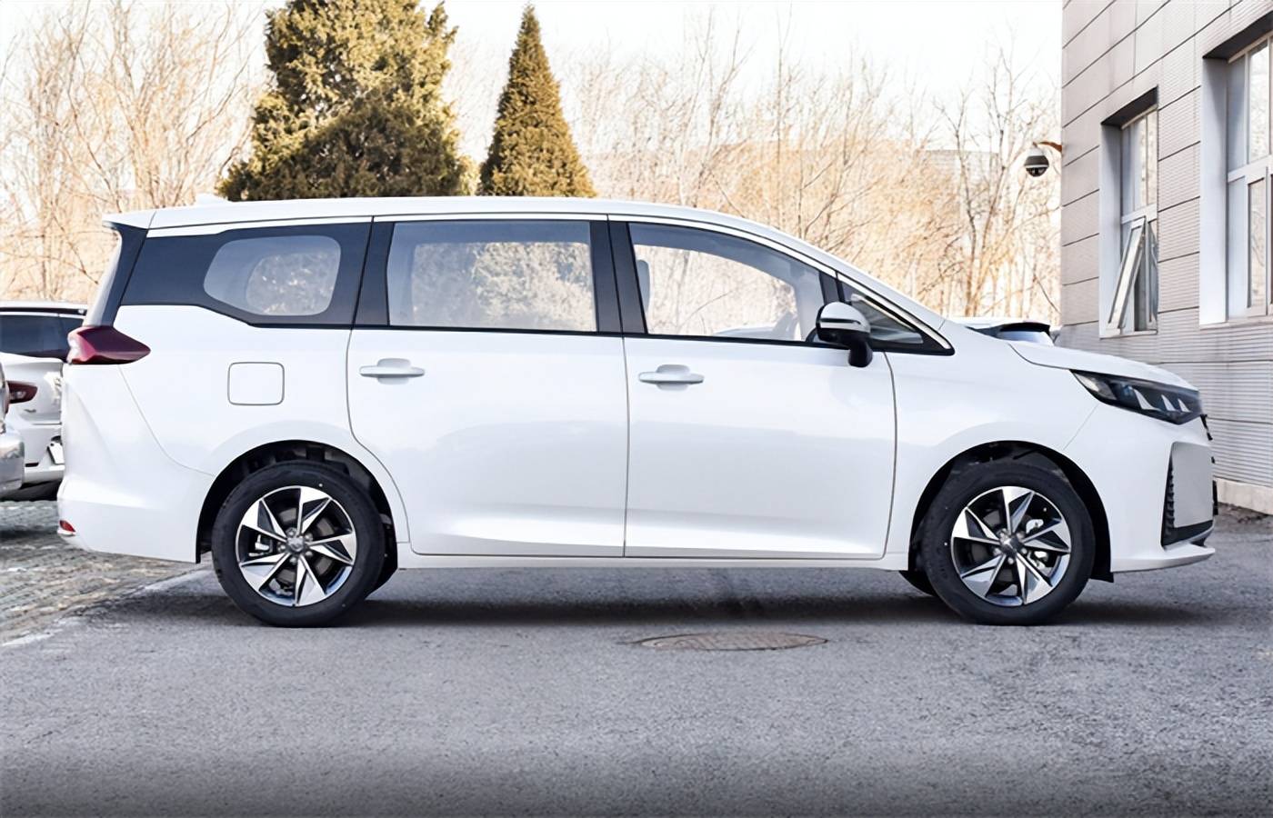 销量连涨，紧凑级mpv市场空间不错，传祺M6确实值得考虑_搜狐汽车_搜狐网