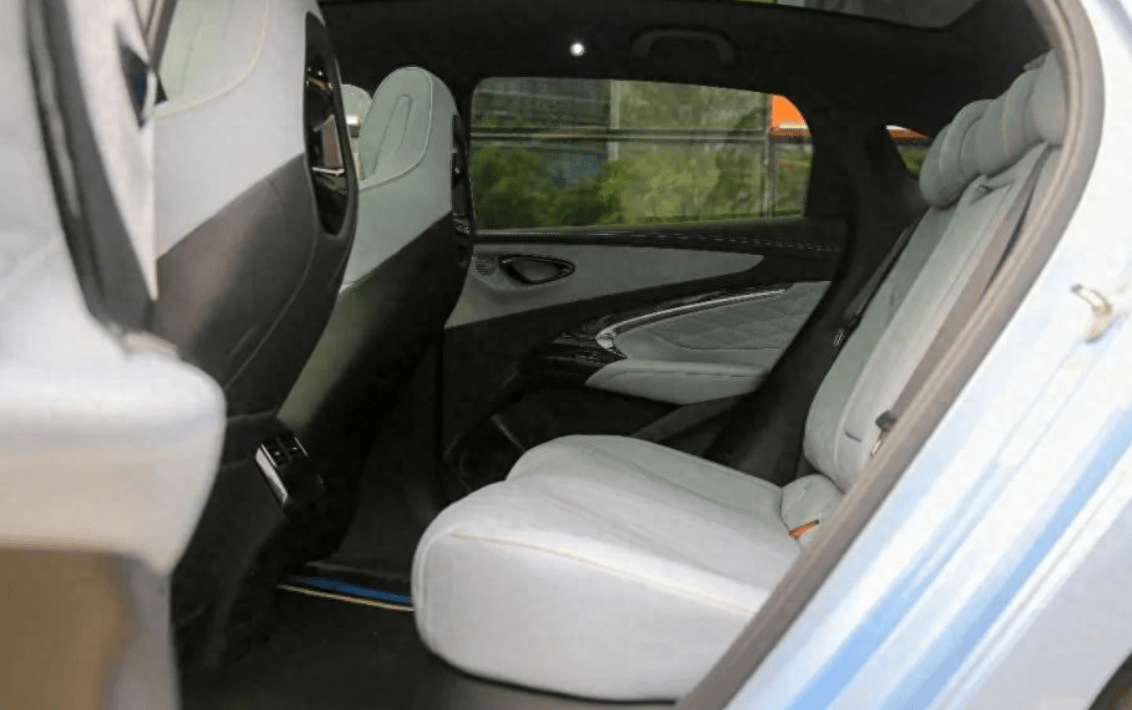 荣威D7，海豹和SL03，中高级新能源轿车“三剑客”，谁更强？_搜狐汽车_搜狐网