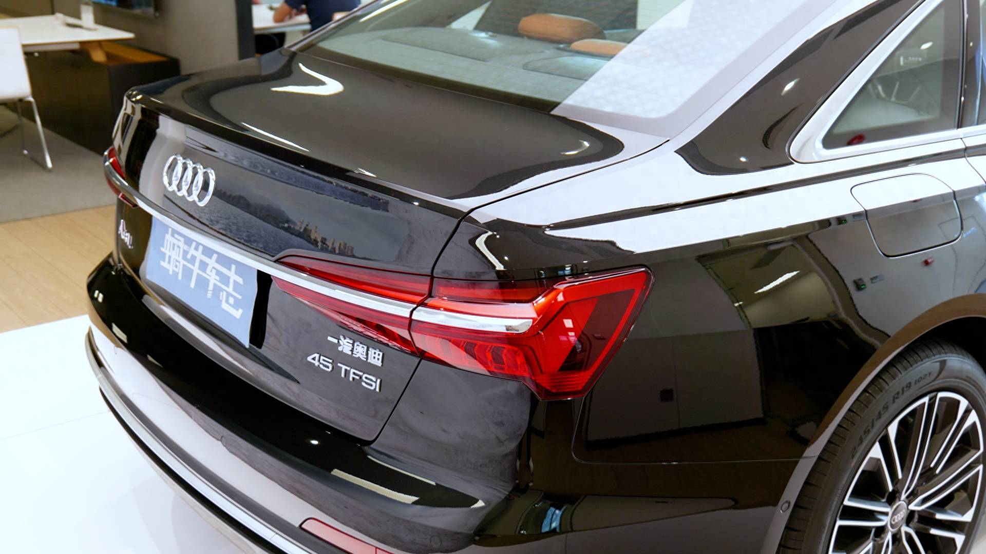 8月狂卖1.2万台成最畅销豪车！奥迪A6L行情速探，真比宝马香_搜狐汽车_搜狐网