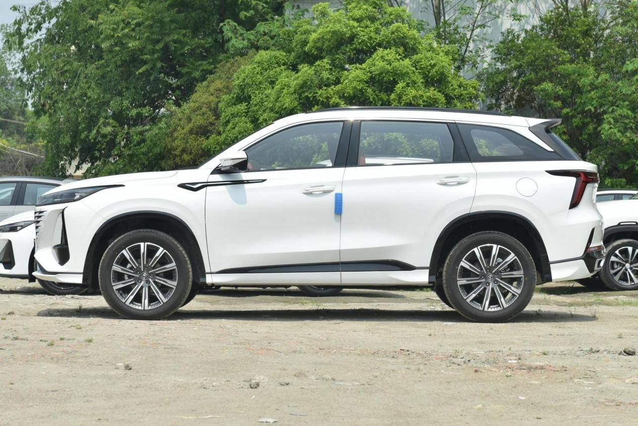 适合城市通勤，也适合自驾游，蓝电E5分走长安CS75 PLUS的一杯羹？_搜狐汽车_搜狐网