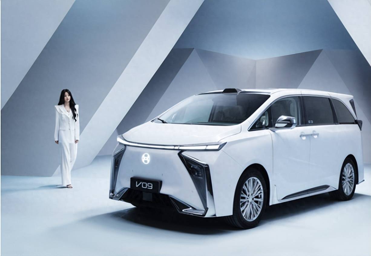 高端MPV疯狂内卷 比腾势D9还大 合创V09上市，31.88万起 要成爆款？_搜狐汽车_搜狐网
