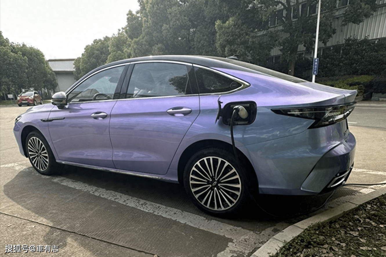 奇瑞风云A8现身街头，颜值高，配1.5T插混动力，百公里油耗仅为1L_搜狐汽车_搜狐网